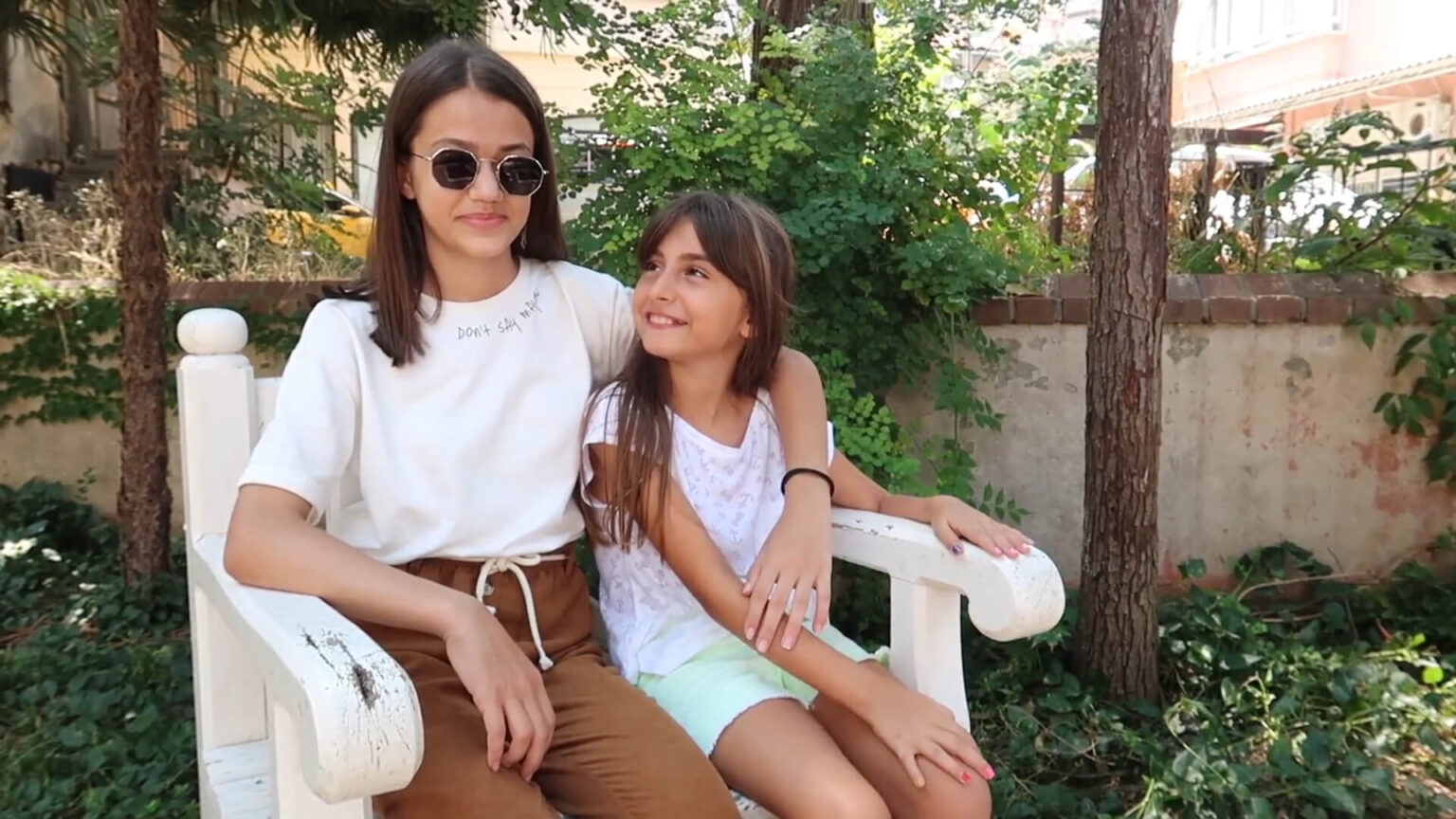 How Age Gaps Shape Sister Bonds - Sisterhood Through the Ages